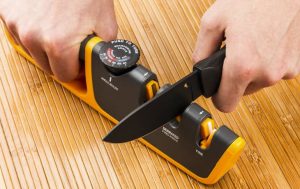 How to Use A Pull Through Knife Sharpener - CutHills.com