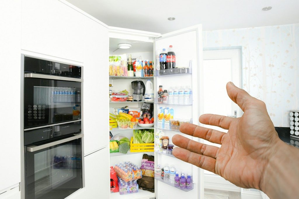 How to Stock Your Fridge on a Budget: Tips and Tricks - CutHills.com