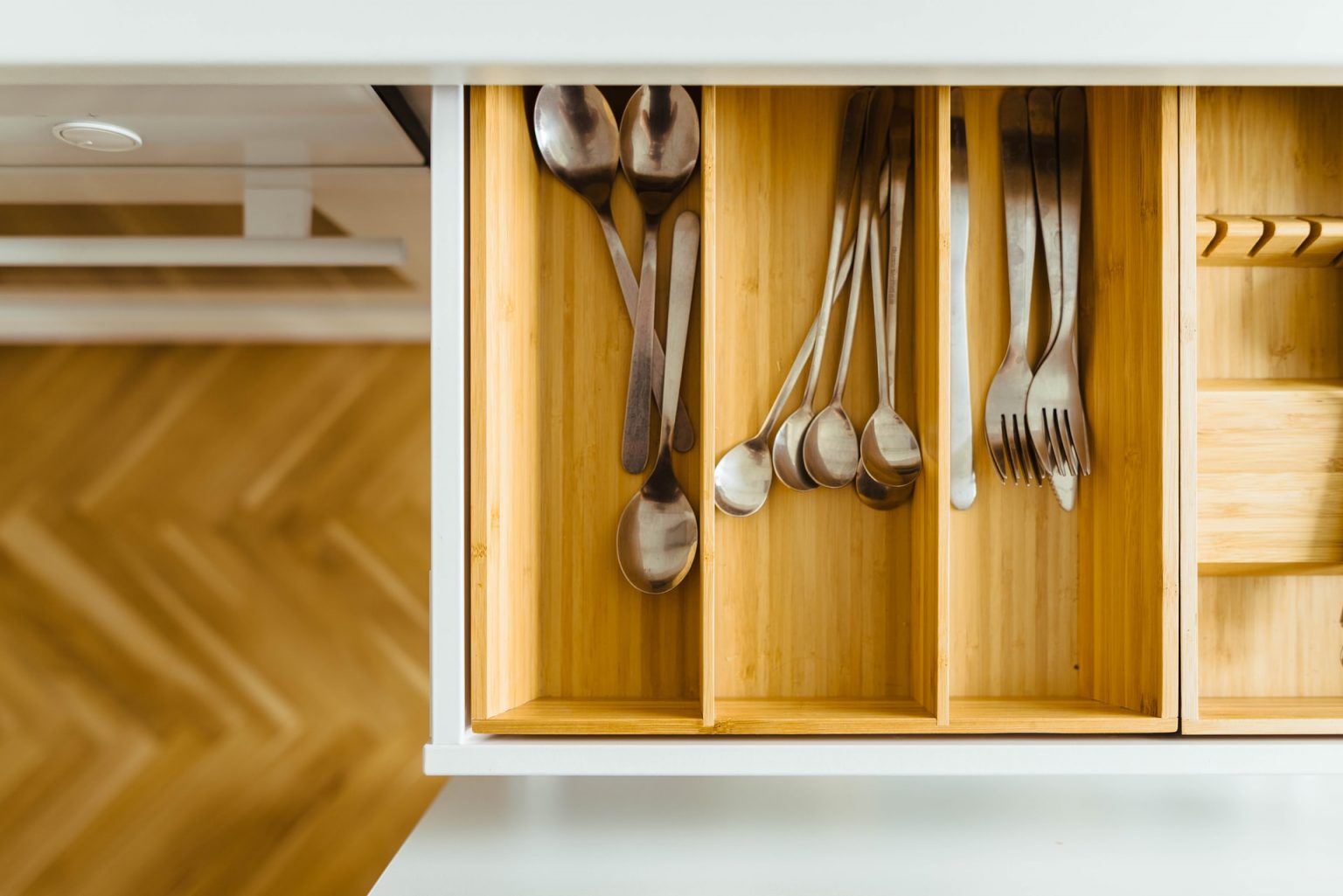 Ways to Fix a Kitchen Drawer That Falls Out - CutHills.com