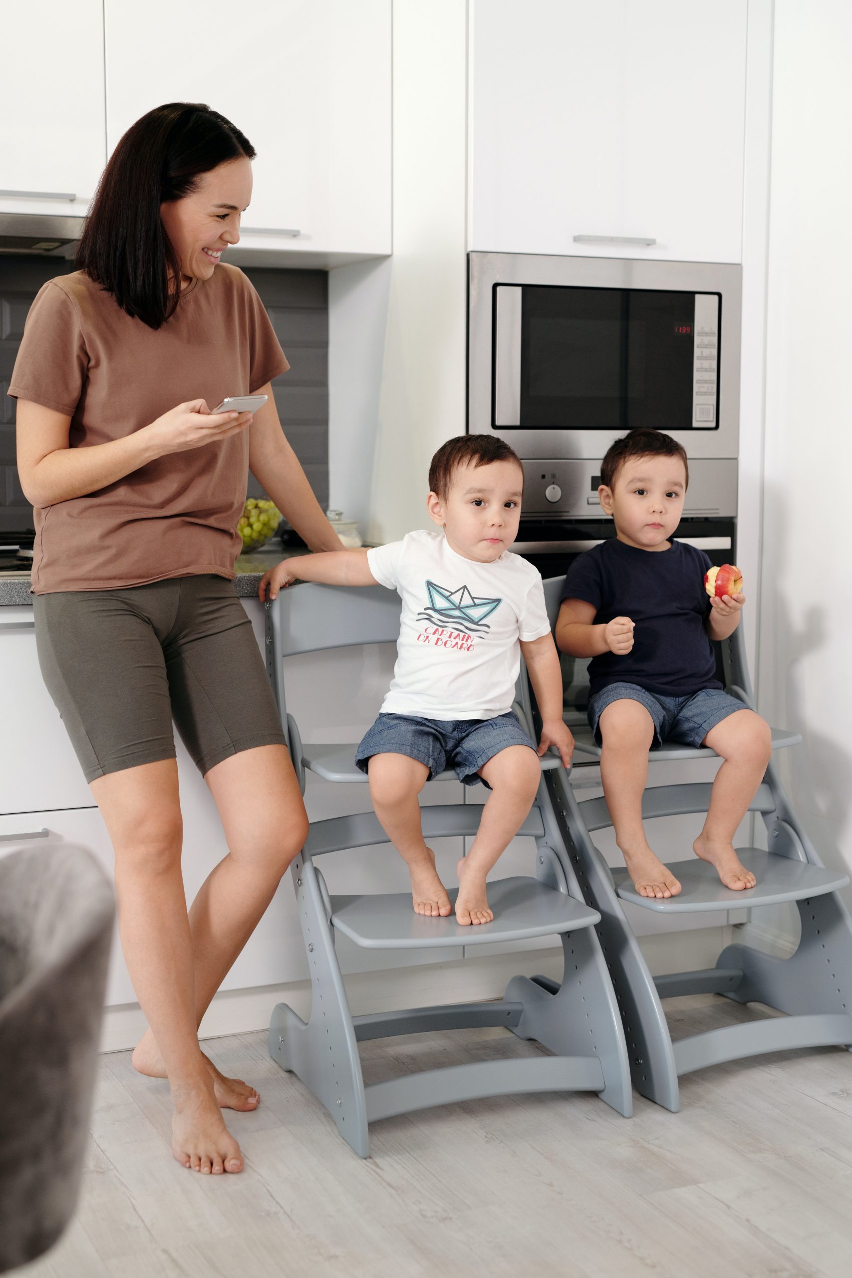Learning Towers: 5 Best Kitchen Helper Stools for Toddlers - CutHills.com