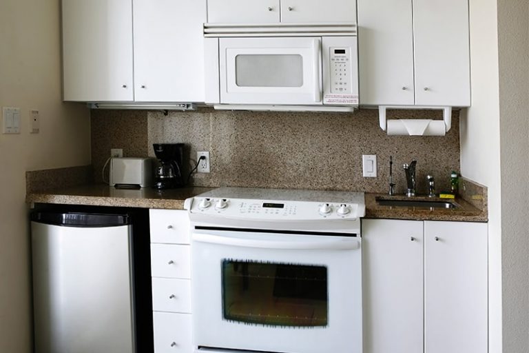 Kitchen Vs. Kitchenette: What’s The Difference? - CutHills.com
