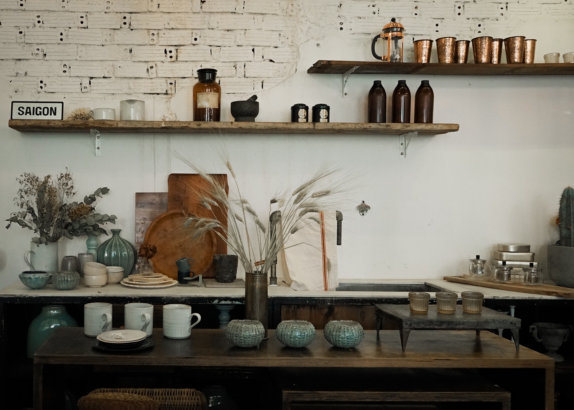 How To Decorate A Large Wall In Kitchen - CutHills.com